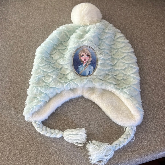 Disney | Accessories | Euc Disney Frozen Ii Elsa Hat | Poshmark